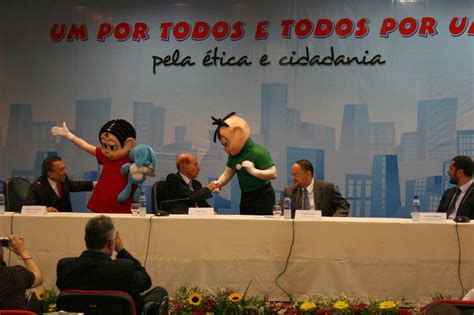 Um Por Todos E Todos Por Um