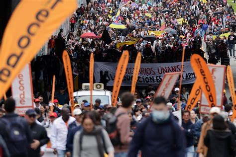 En Vivo Protesta De Fecode En Bogotá Por Cierre De 36 Estaciones