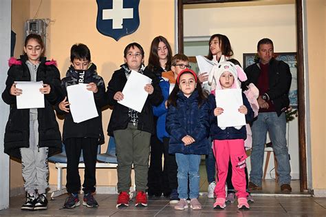 ΛΕΥΤΕΡΙΑ Η ΠΑΛΙΟΣΤΑΝΗ ΑΝΑΨΕ ΤΟ ΧΡΙΣΤΟΥΓΕΝΝΙΑΤΙΚΟ ΔΕΝΤΡΟ