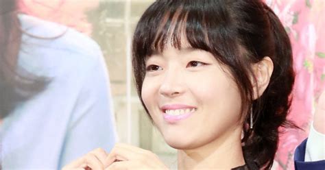 [포토]배우 이상희 수줍게 하트 뿅