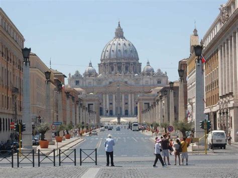 El Vaticano Condenó A Un Sacerdote A Dos Años Y Medio De Prisión Por
