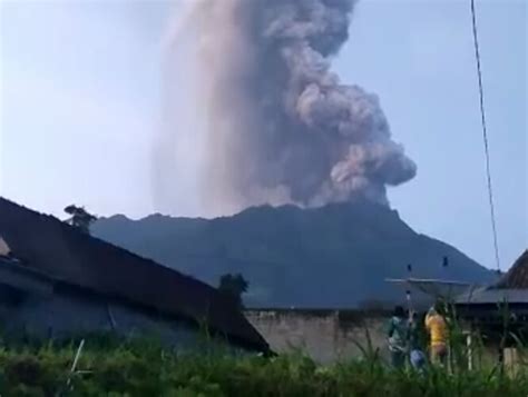 Berita Magelang Gunung Merapi Meletus Belum Ada Warga Mengungsi