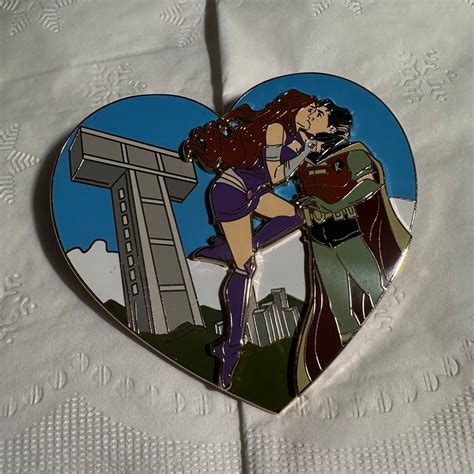 Robin And Starfire Kiss Teen Titans