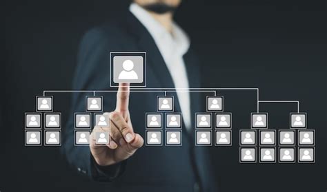 비즈니스 팀 관리 개념 비즈니스 전략 리더 프로젝트 팀 관리hr 인적 자원에서 성공하기 위한 직원 관리 인력의 조직 그룹을 위한 사업가 터치 시각적 화면 프리미엄 사진