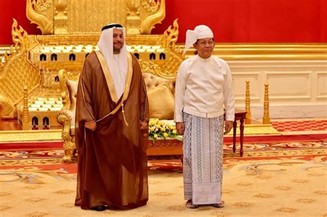 နိုင်ငံ‌တော်စီမံအုပ်ချုပ်ရေးကောင်စီဥက္ကဋ္ဌ နိုင်ငံတော်ဝန်ကြီးချုပ် ဗိုလ