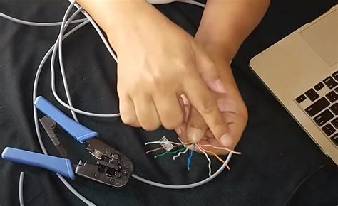 Cara Memasang Konektor RJ 45 Pada Kabel UTP Dengan Konfigurasi Straight