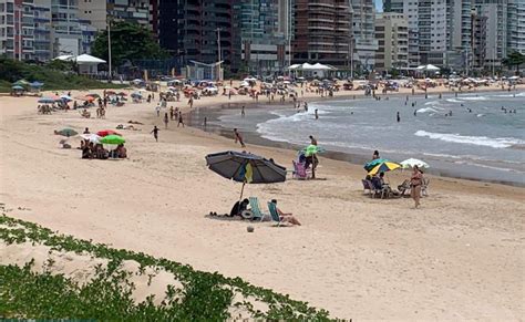 Mesmo Em Risco Alto Para Covid 19 Praias De Guarapari Ficam Lotadas