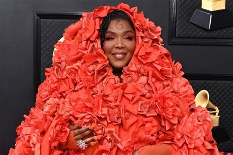 Những Bộ Cánh độc đáo Chiếm Sóng Thảm đỏ Grammy 2023