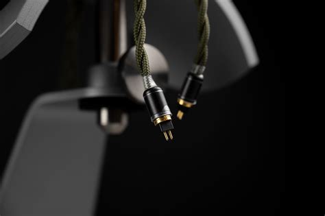 Cross Lambda Apollo Gb • Ear Fidelity