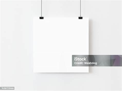 흰색 배경에 종이 클립이 있는 스레드에 매달려 있는 하나의 빈 사각형 포스터 템플릿 3d 그림 0명에 대한 스톡 사진 및 기타
