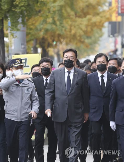 이태원 참사 현장 찾은 정진석 연합뉴스