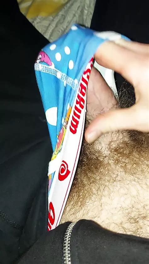 포경 자지를 숨기는 스폰지밥 바지 xHamster