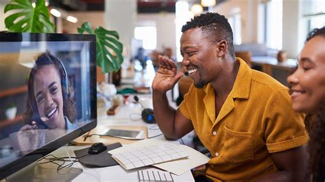 9 Strategies To Effectively Manage Your Hybrid Workforce