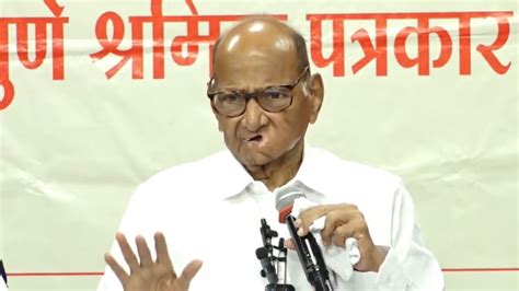 वृत्तपत्रात अदृश्य शक्तीचा वावर ते सांगतील तसेच छापून येते शरद