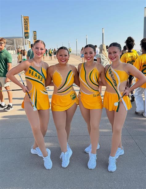 Baylor Golden Girl Baylor Golden Girl Feature Twirlers