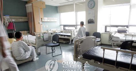 요양병원 바닥 턱 없애고 비상연락장치 갖춰야