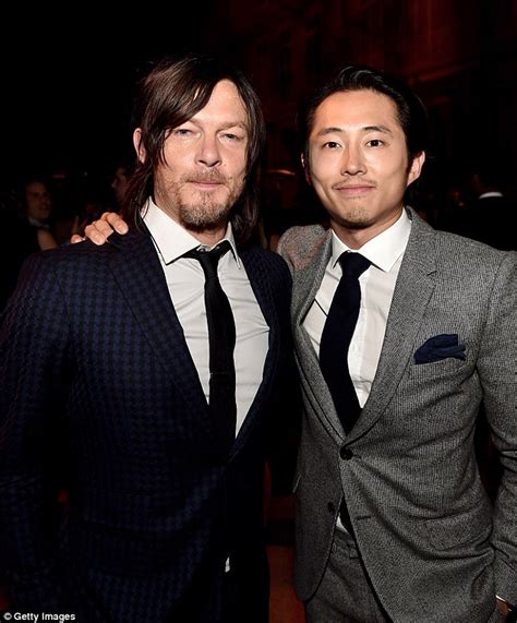 The Walking Deads Norman Reedus And Steven Yeun Rescue Victims In