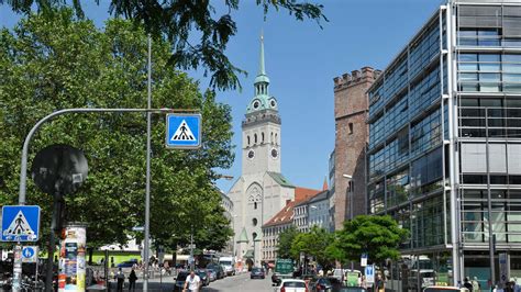 München Alten Peter defekt Alle Uhren am Turm stehen auf 12