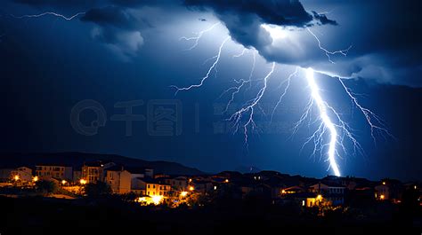 电击数字艺术 强大的闪电击中了村庄上空和夜空下摄影图 Ai图片免费下载png格式4368像素编号69296893 千图网