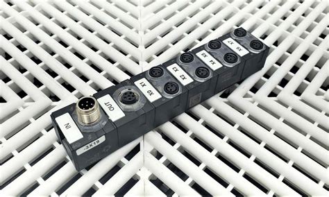 Murr Elektronik CUBE DIO E XM Fieldbus Expansion Module Used Motion Constrained