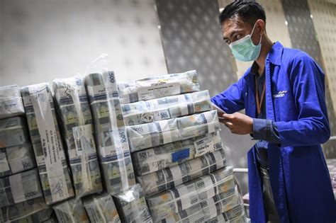 Ekonom Perkirakan Defisit Transaksi Berjalan 0 65 Persen PDB Di 2023