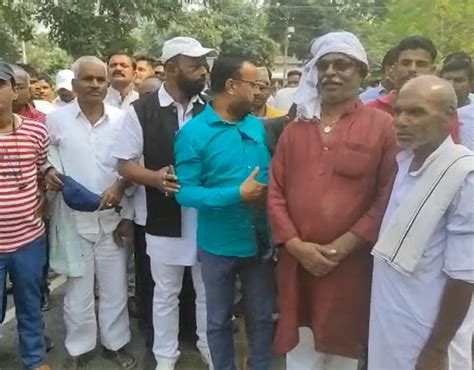 Former Mp Anand Mohan Out Of Saharsa Jail There Was A Crowd Of Supporters At The Gate Since