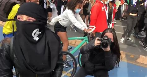 Mujeres Agreden A Camarógrafo En Marchas Del ‘8m Por Ser Hombre Infobae