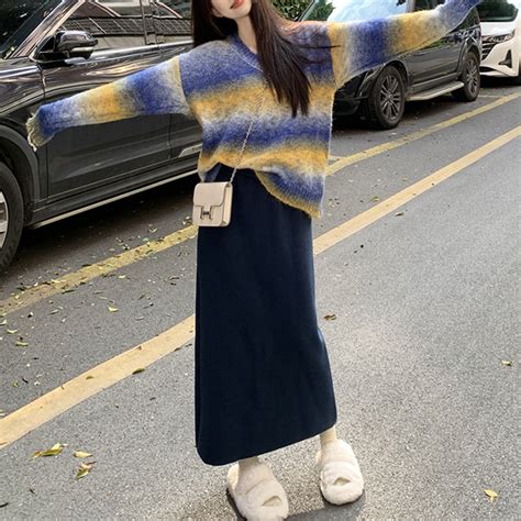 코디세트그라데이션 스트라이프 니트 티셔츠니트 롱스커트 세트 Zs126952e