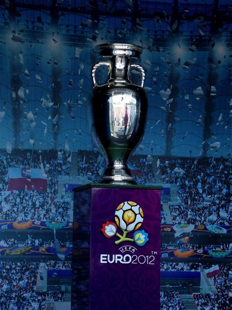 Apostas Desportivas Online Aposta X Troféu do Euro 2012 em digressão
