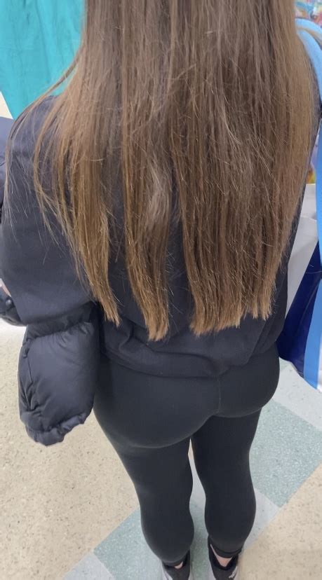Amazing Pawg Bubble Butt In Leggings 🤤 Oc Spandex Leggings And Yoga