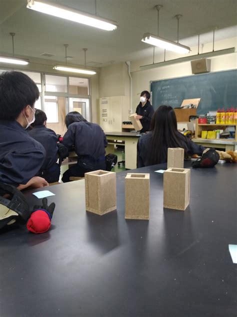 森林科学科「林産物利用」加工実習（2年生）・筆記具スタンドの作製 山梨県立農林高等学校
