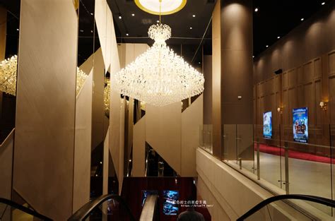 台中南屯秀泰生活台中文心店 全台首座旗艦館全台最美書房全台最奢華影城有中南部最大超級巨幕廳影城 藍色起士的美食主義