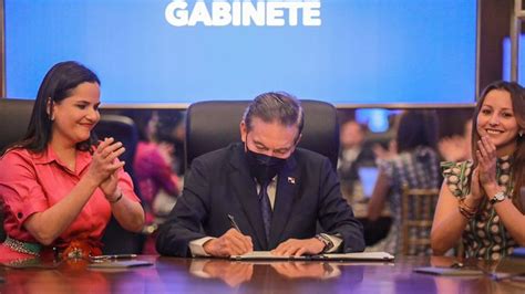 Cortizo Sanciona Ley Que Crea El Ministerio De La Mujer