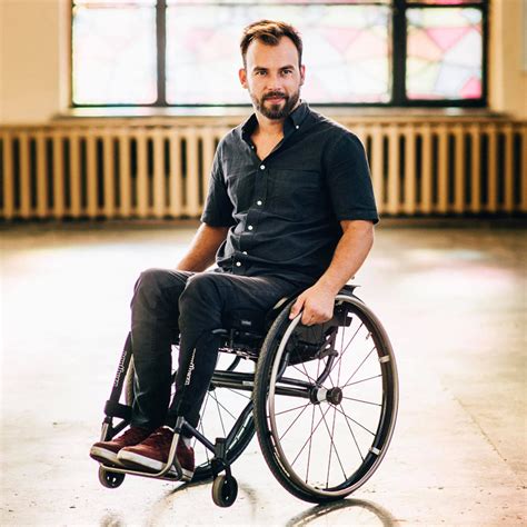 Добро без барєрів як люди з інвалідністю допомагають під час війни • Ukraїner