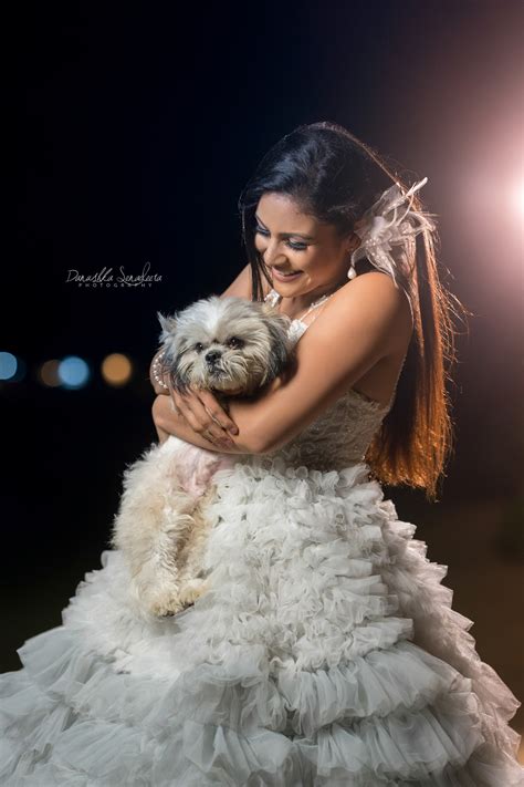 29 වැනි උපන්දිනය දවසේ ජනප්‍රිය රංගන ශිල්පිනී තරින්දි ප්‍රනාන්දු මුහුදු වෙරළක කරපු Photoshoot එක