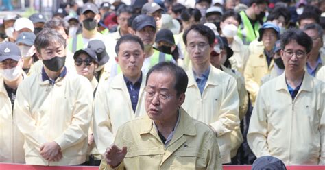 대구퀴어축제서 市공무원과 경찰 ‘충돌홍준표 “경찰청장 책임 물을 것”