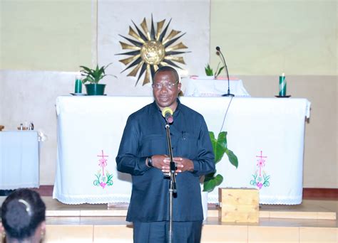 MAKAMU WA RAIS DKT MPANGO ASHIRIKI IBADA KIJIJINI KASUMO MKOANI KIGOMA