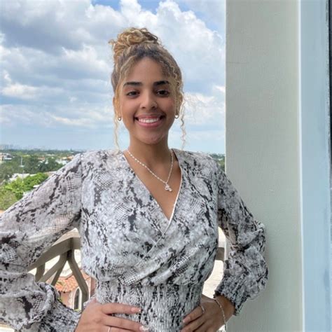 Leandra Sanchez Associate Design Project Manager Cbi Linkedin