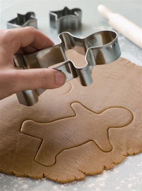 Het Verwijderen Van Een Mens Van De Peperkoek Stock Afbeelding Image