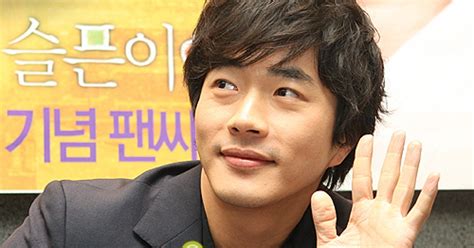 포토엔 득남 권상우 환한 미소로 인사