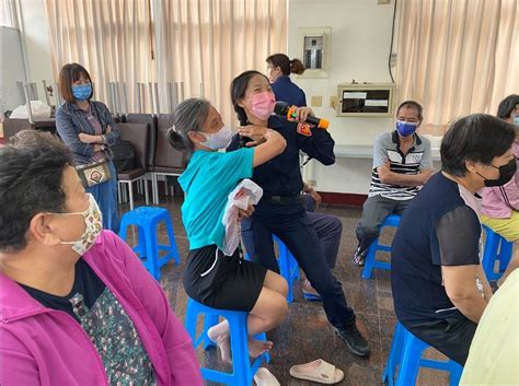 高市婦幼警察隊母親節前夕 為社區媽媽們實施防詐騙及防身術宣導