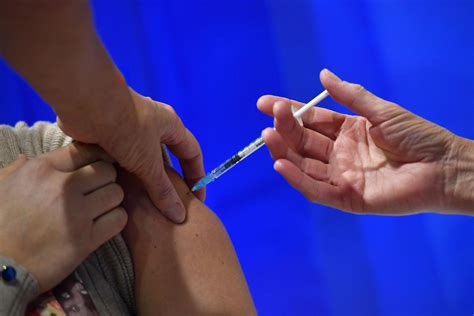 Benefits Of Pfizer Covid 19 Vaccine Outweigh The Risks Member Of Fda