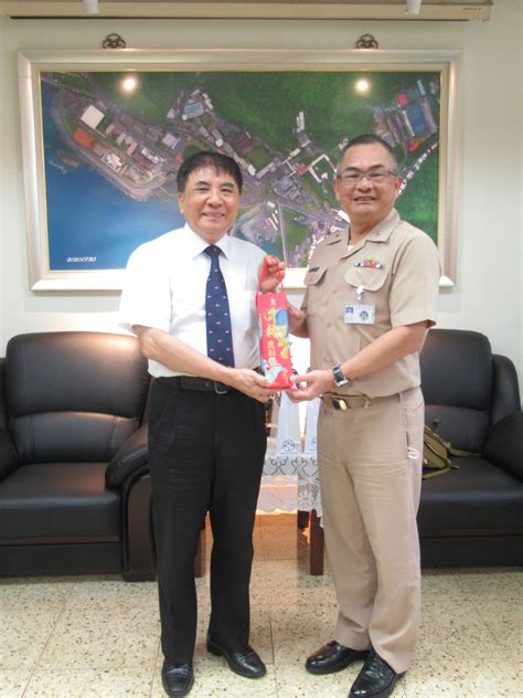 111831 海軍保修指揮部龍李坤少將等人來訪