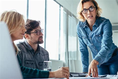 Do Workers Discriminate Against Female Bosses