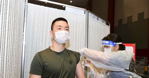 30세 미만 軍장병 화이자 백신 접종 첫날 3만5374명 완료