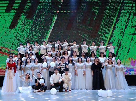 星光闪耀 激情夏夜——艺术与设计学院举办音乐晚会 宜春职业技术学院