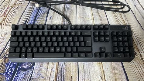 ASUS ROG Strix Scope RX - optisch-mechanische Switches für FPS-Gamer