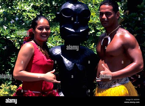 Polynesian Cultural Center Hawaiian Natives In Costume On East Oahu In