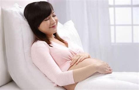 孕妇睡姿要怎么睡对宝宝比较好？ 知乎