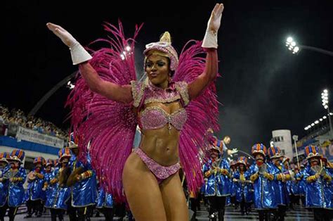 La samba del carnaval ya suena en las calles de Río de Janeiro